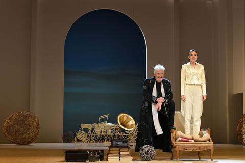 Laufenberg auf der Bühne: „Hausherr dieser miesen Hütte“