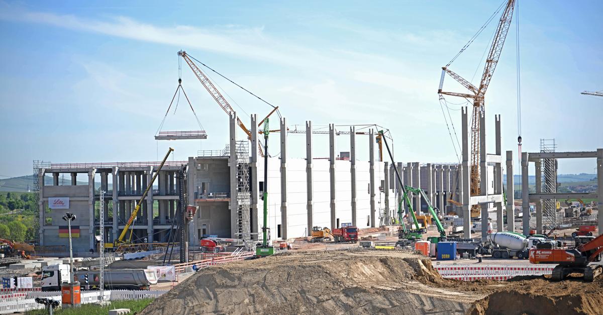 Ein Jahr nach Spatenstich: Hoher Besuch auf Lilly-Baustelle in Alzey