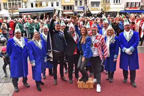 Bad Kreuznacher Narrenstreit: Dreikampf um Stadtschlüssel beim Rathaussturm