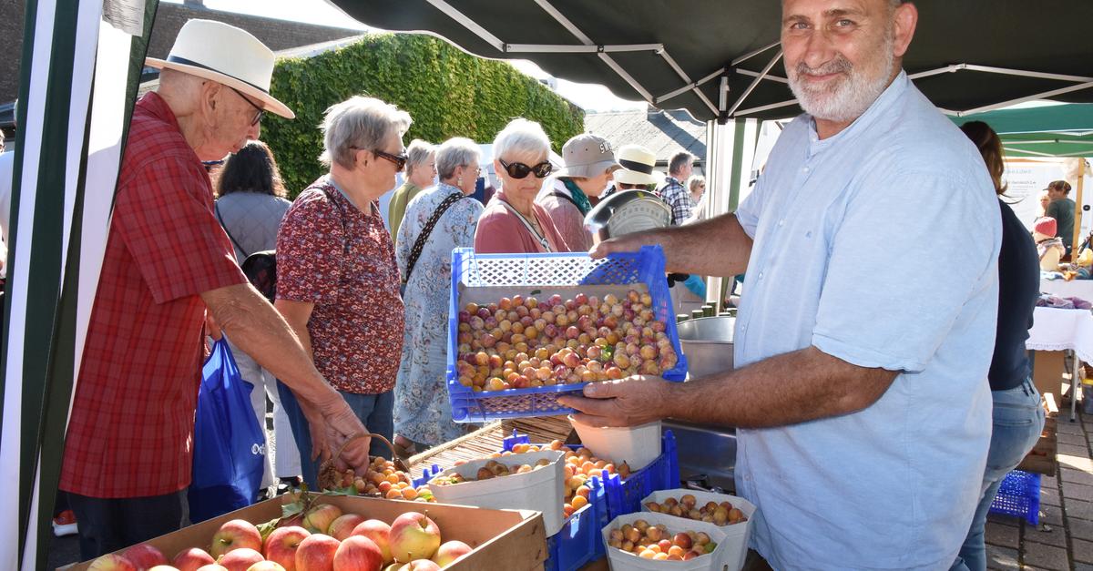 Zufriedene Gesichter auf dem Kreuznacher Bauernmarkt