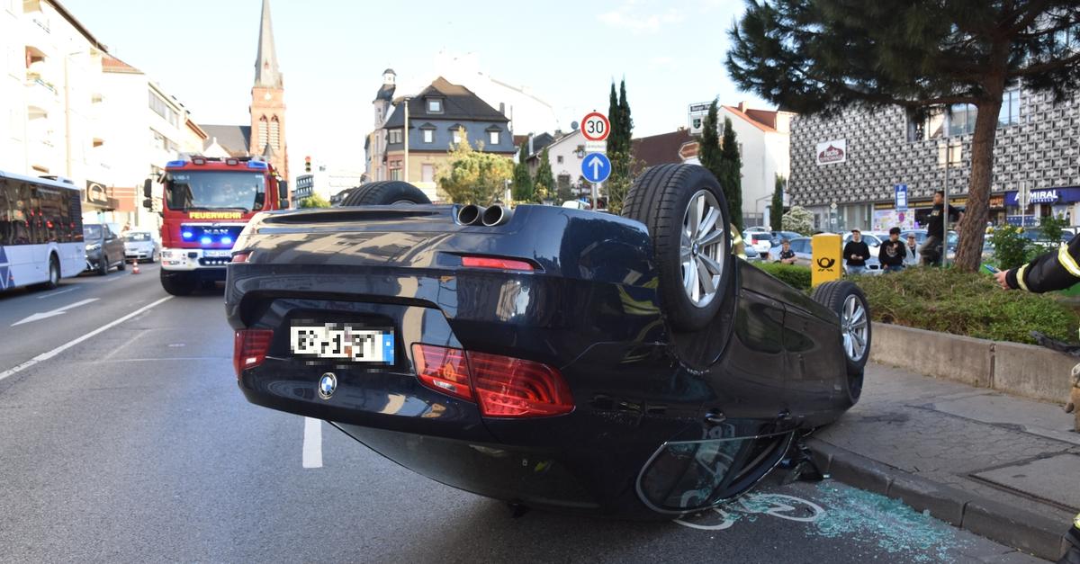 Unfall in Bad Kreuznach: Auto landet auf dem Dach