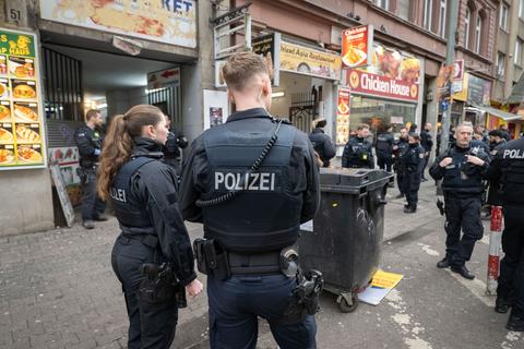 Strafanzeigen bei Razzia im Frankfurter Bahnhofsviertel