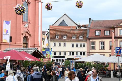 Bunter Festumzug beschließt Hessentag in Fulda