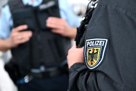 Razzia gegen rechtsextreme Gruppen in zwölf Bundesländern