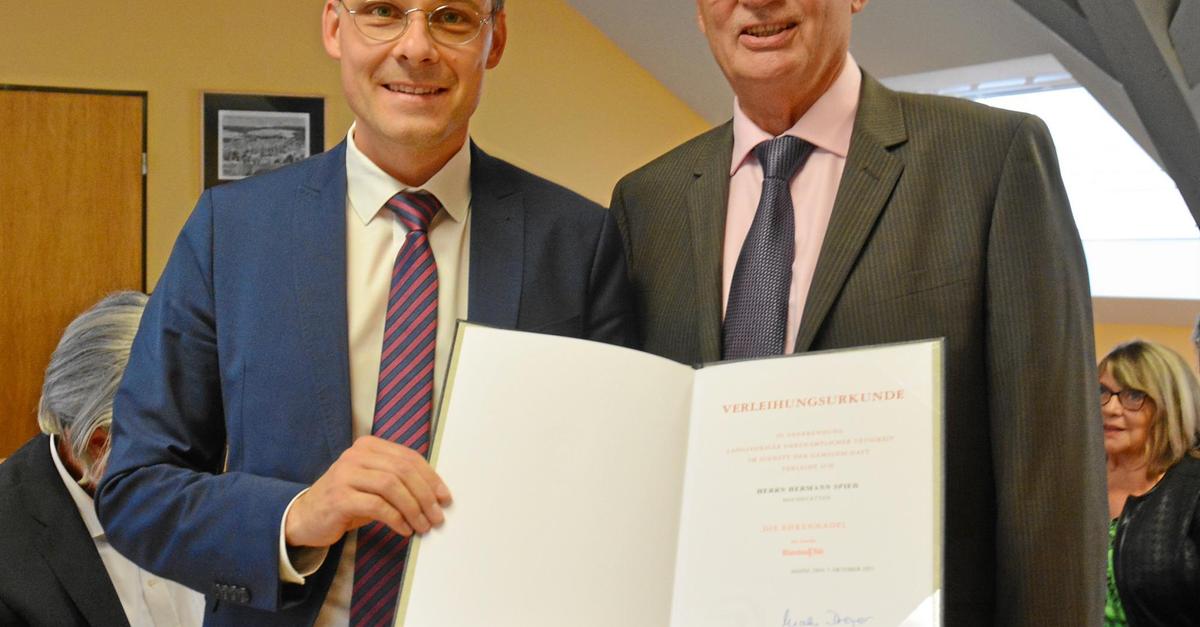 Hermann Spieß mit Ehrennadel des Landes ausgezeichnet