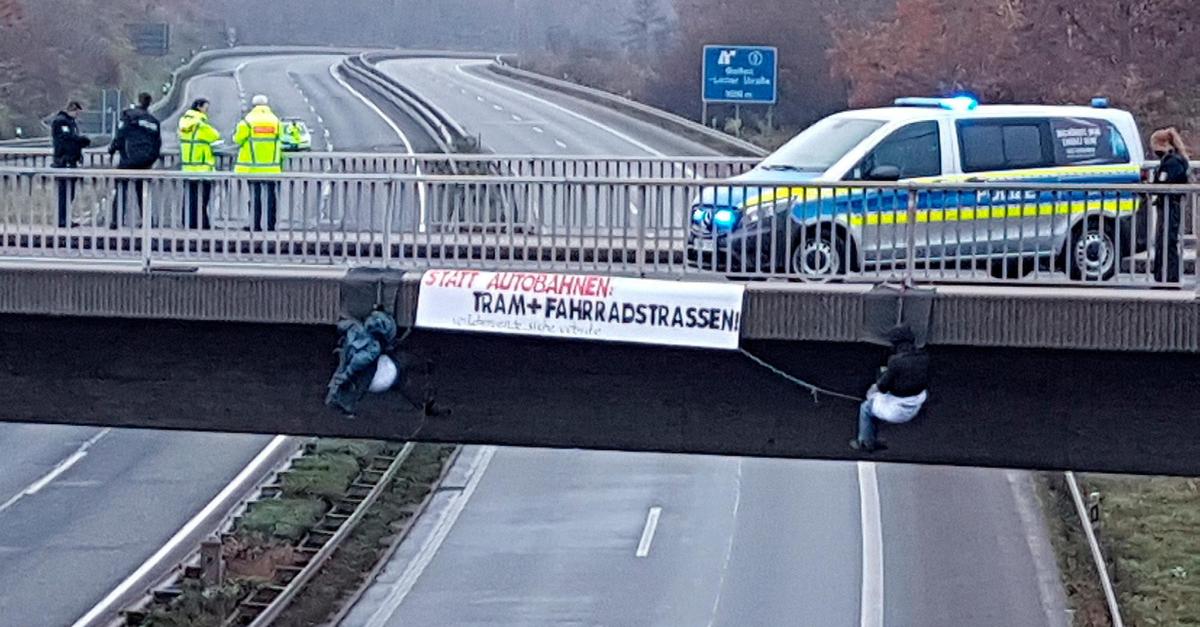 Protestaktion von A49-Gegnern: A485 und A7 gesperrt