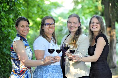 Rotweinprinzessin Rebekka Burk wird neue Ingelheimer Rotweinkönigin