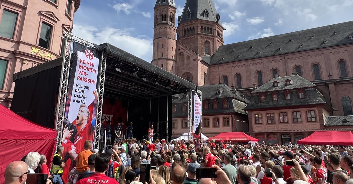 Mainz 05 feiert Saisonauftakt am Dom