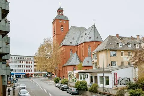 Katholische Kirche St. Quintin in der Mainzer Innenstadt steht auf dem ...
