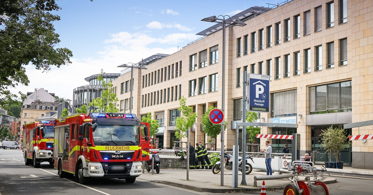 Brand in Mainzer Tiefgarage: Feuerwehr aktuell auf Rheinstraße im Einsatz