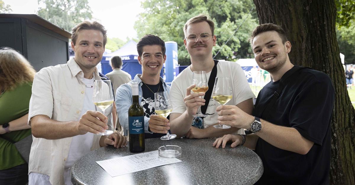 So ist die Stimmung beim Mainzer Weinmarkt im Stadtpark