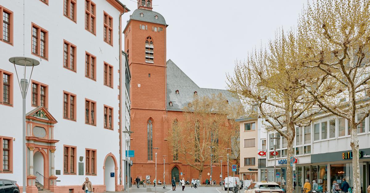 Katholische Kirche St. Quintin in der Mainzer Innenstadt steht auf dem ...