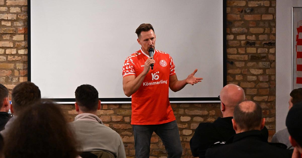 Autor Thomas Melchior im Fanhaus: Einsatz gegen Spielsucht und Wettmafia