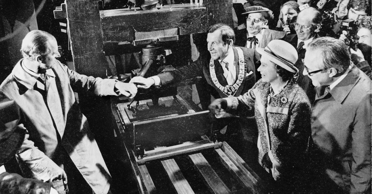 Als Jockel Fuchs die Queen in die Druckerwerkstatt bat