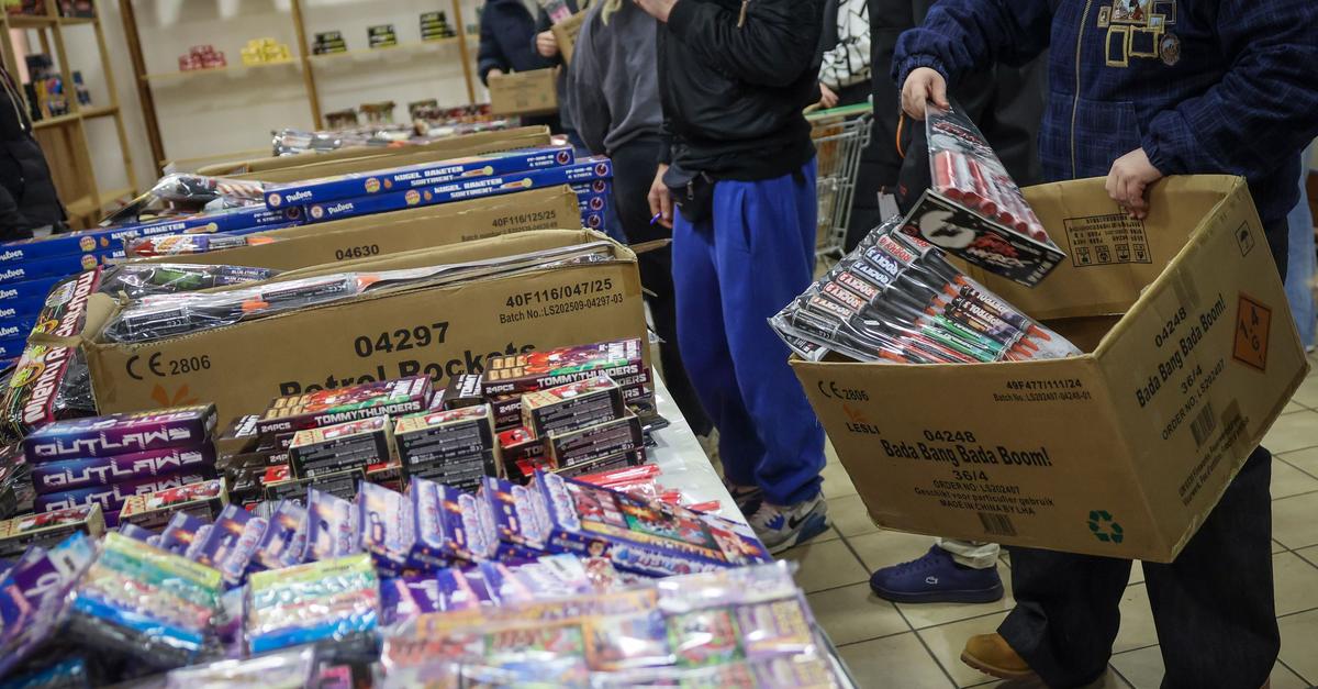 Feuerwerkskörper aus Container gestohlen