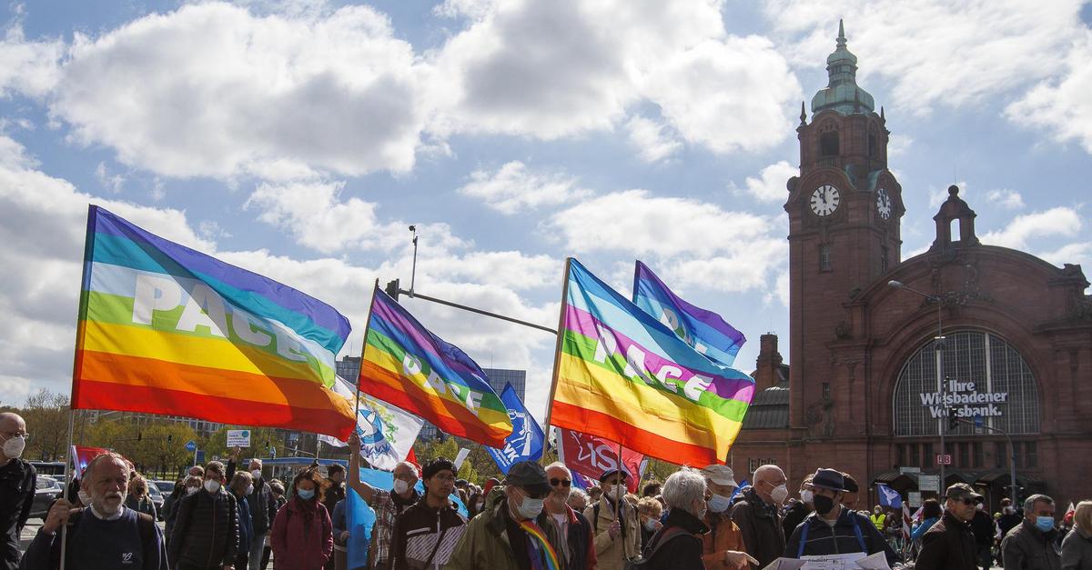 Protest für Frieden beim Mainz-Wiesbadener Ostermarsch