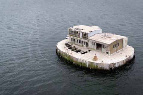 Mit Vogelkot und Rost: Mini-Insel vor Rügen wird versteigert