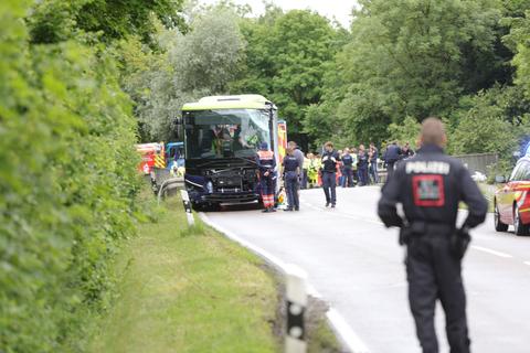 Zweistellige Zahl an Verletzten nach Bus-Kollision