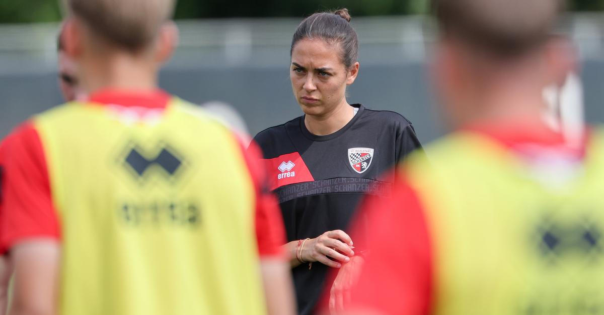 Vor Duell mit SVWW: Sabrina Wittmann steht ihre Frau, während die ...