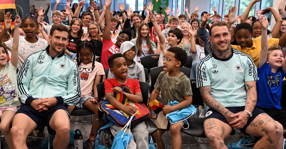 Ronaldo oder Messi? Kinderfragen für Raum und Goretzka